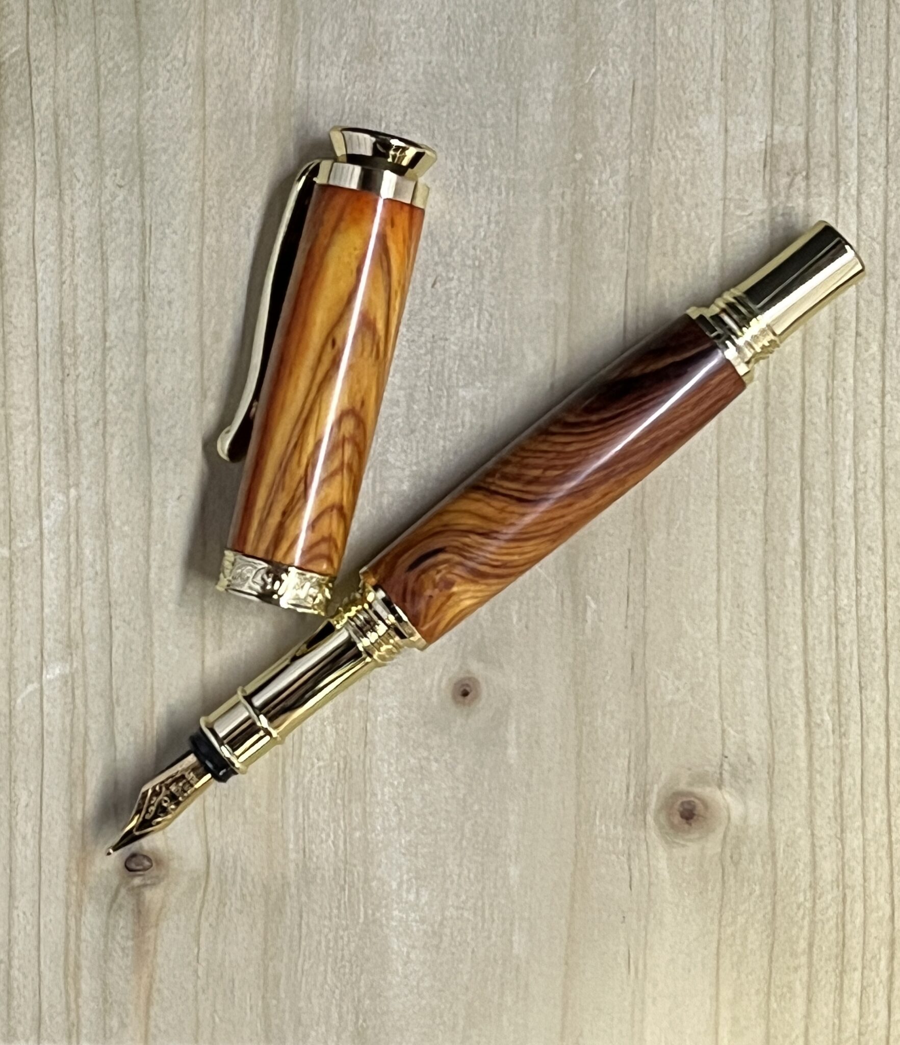 Houten pennen – Handgedraaide houten pennen
